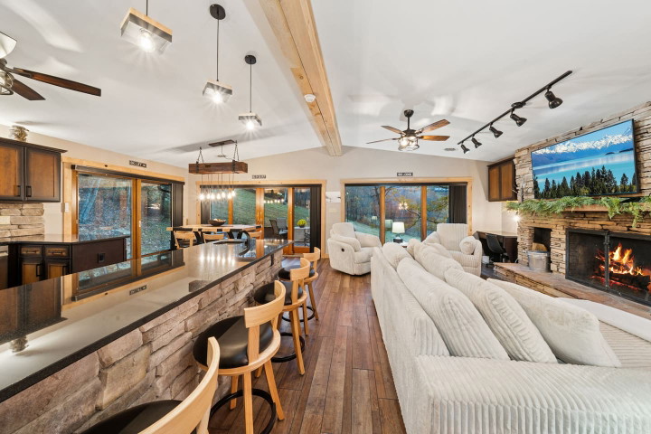 Hidden Valley, Sleeps 8, Pool, Hot Tub, Ski-in/out - Pennsylvania