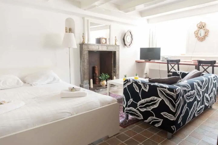 Studio/ Souterrain Apartment Located At Canal! - Amsterdam