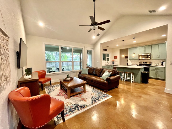 Cherry Street Cottage - Canyon Lake, TX
