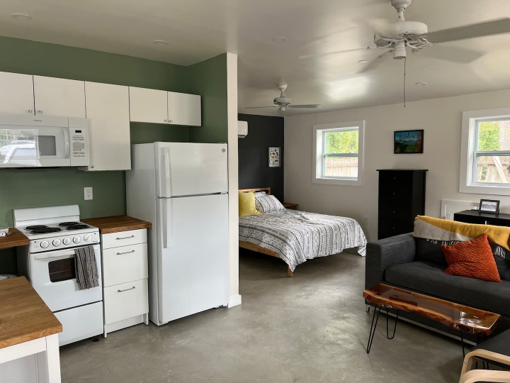 Cozy, Quiet, Guesthouse - Jacksonville, FL