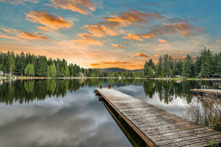 Skiing 1br Lakefront - Dock - Deck - Firepit - North Bend, WA