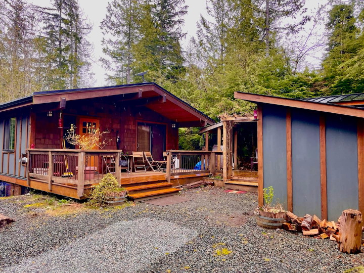 The Birg's Nest, A Comfy 2 Bedroom Cottage - Port Renfrew