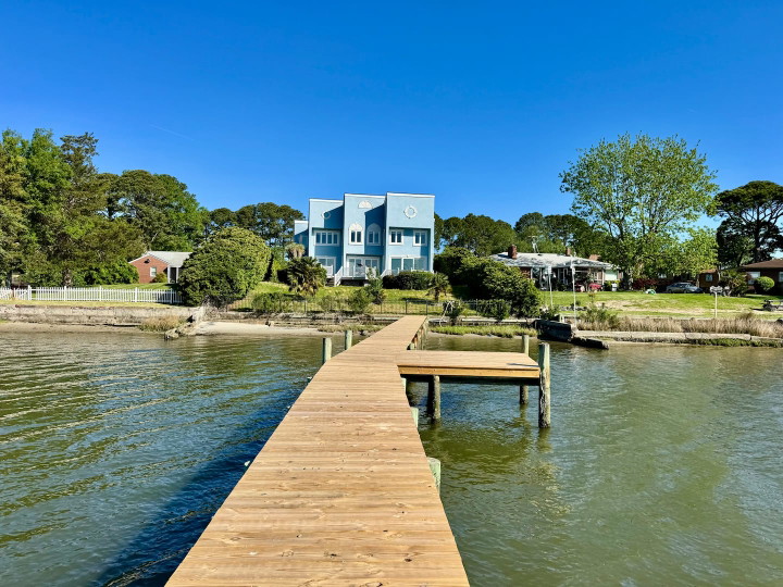 Contemporary 5 Br, 4ba, Over 3500 Sf Water Front - Portsmouth, VA