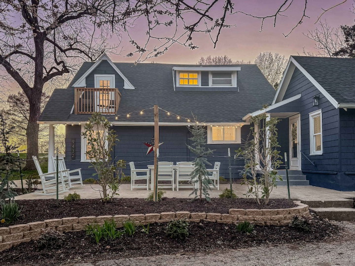Renovated Farmhouse New Listing - Shawnee, KS