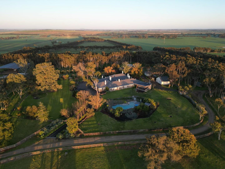 Naringal Station - Luxurious Farm Stay - Victoria