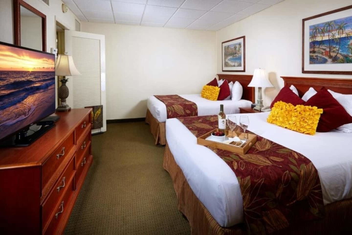 Great Room W/ Easy Beach Access + Modern Comforts - Naples, FL