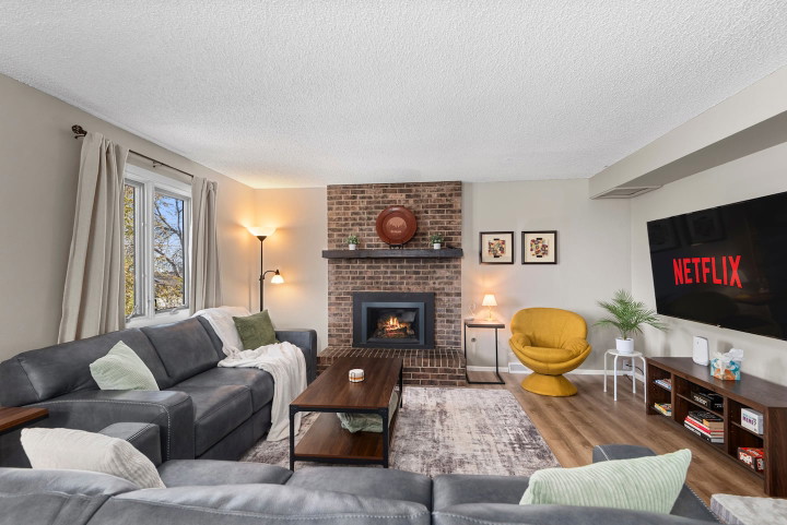Mountain View Deck+fireplace+walk To Trails/eats! - Arvada, CO