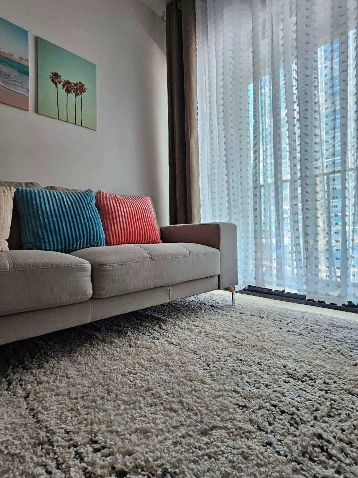 Cosy 2br W Balcony Near Bgc/naia -Netflix&wifi - Taguig
