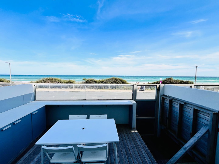 Absolute Beachfront Apartment - Melbourne