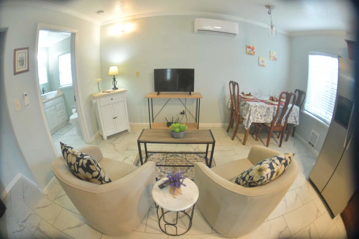 Charming Long Stay Cottage Downtown, I-5 & Airport - Medford, OR