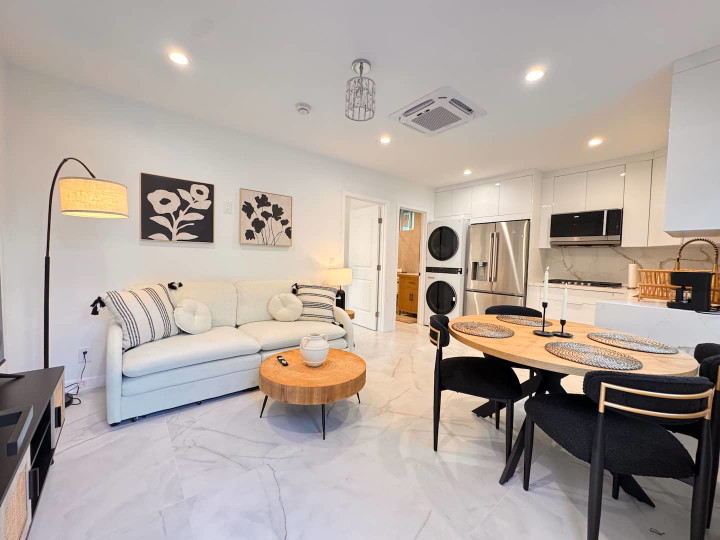 Woodland Hills Retreat - Calabasas, CA