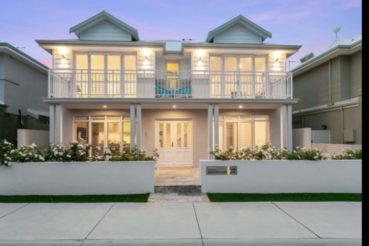 Sorrento Beach Apartment - Walk To Dining & Beach - Perth