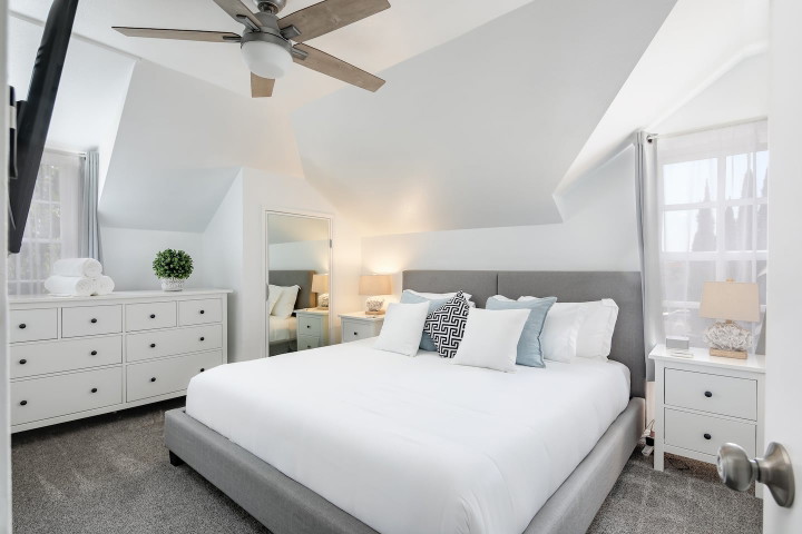 3 Bedroom 2 Bath House With Parking - 10 Guests - San Diego