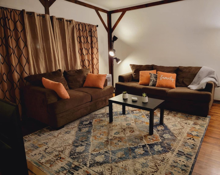 Rustic Riverwest 2-bedroom Apartment - Milwaukee