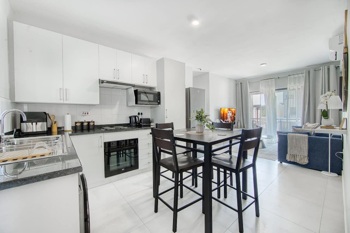 Urban Pearl - Elegant 2br Apartment At Sarona City - Botswana