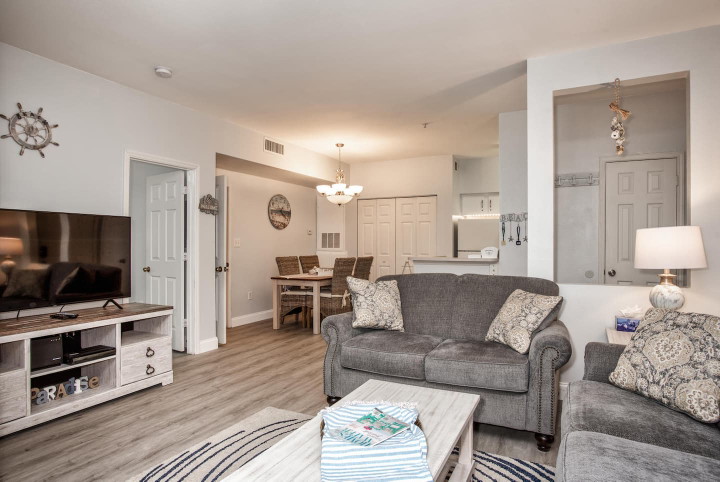 Luxury 1 Bdrm, Relaxing, Coastal Style Condo - Pinellas County, FL