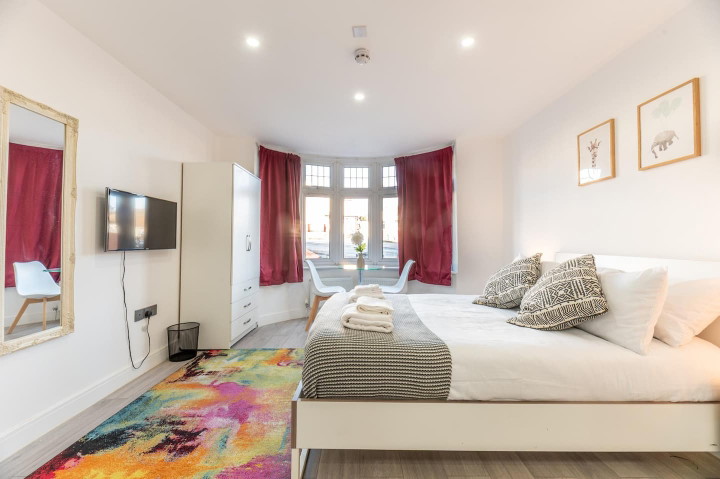 Flat With Access To London - Ev Charger - Epsom