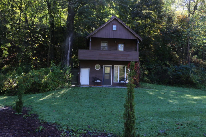 Creekside Cabin Getaway - Winona, MN