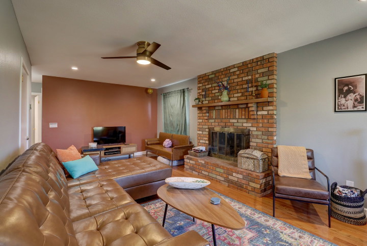 Stevie's Place: A Groovy Cabin Near Downtown Prescott - Prescott, AZ