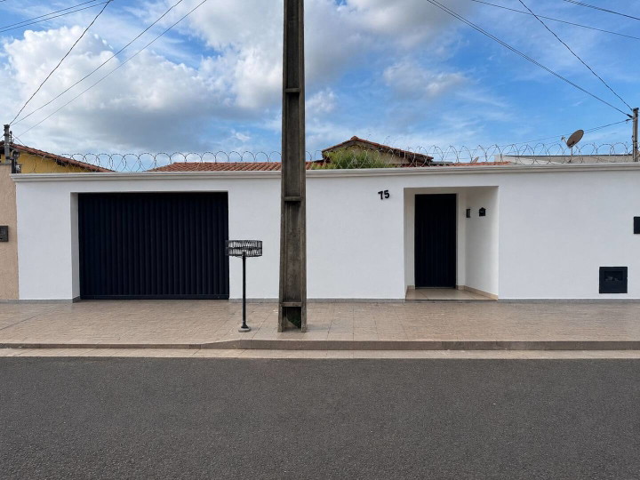 Casa Próximo Ao Centro Da Cidade. - Araxá