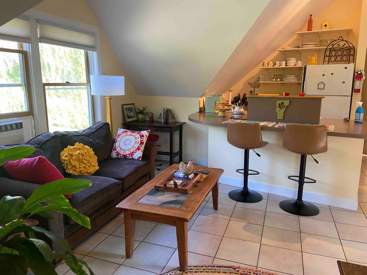Cozy, Bright Studio - Burlington