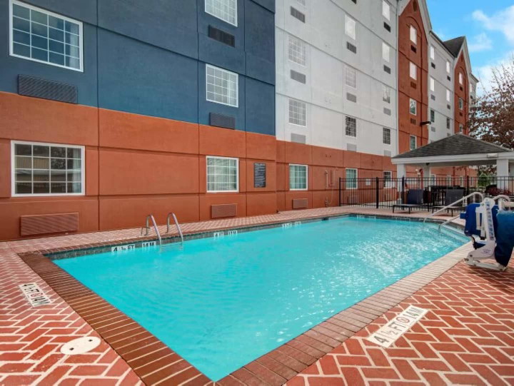Near Usc & Zoo | Pool. Free Parking + Full Kitchen - Columbia, SC