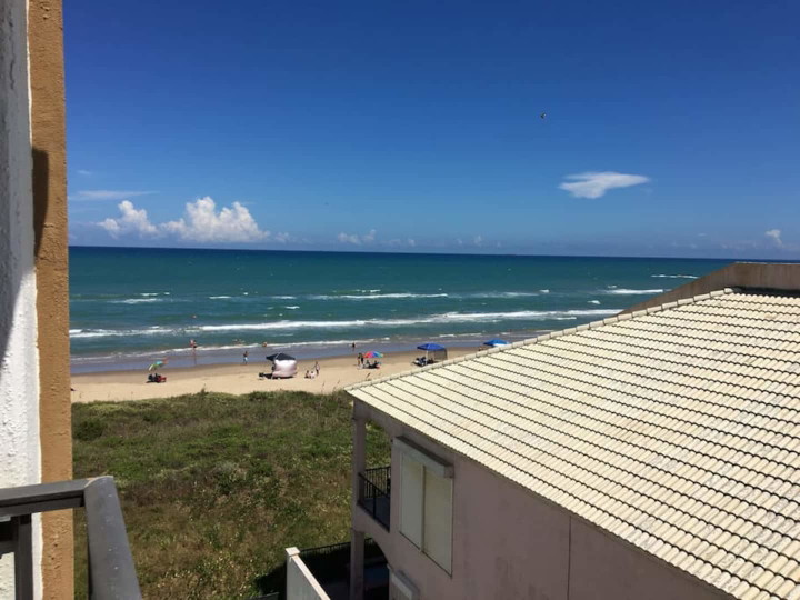 Beachfront! Updated Studio, Ocean Views! - South Padre Island