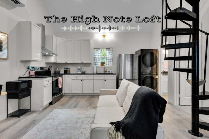 *New* A Stylish Stay @ High Note Loft - Denton, TX