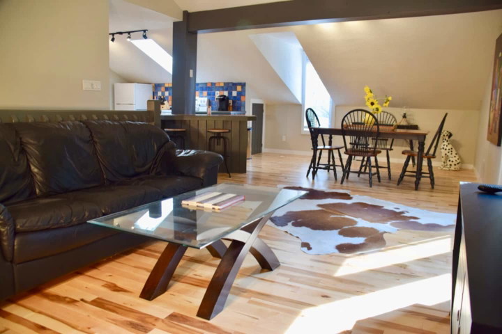 Cottontail Coach House - Sleeps 6 - Fergus