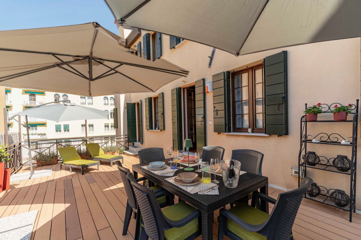 Domus With Two Terraces And Canal View In Dorsoduro - Venecia