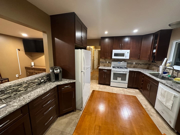 Perfect For Large Families Or Work Crews - Dearborn, MI