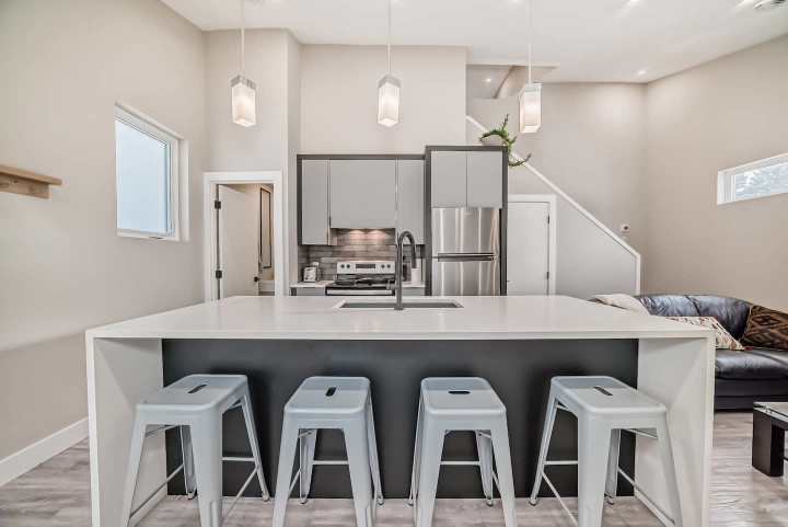 Bright Modern Guest House W/ Vaulted Ceilings -