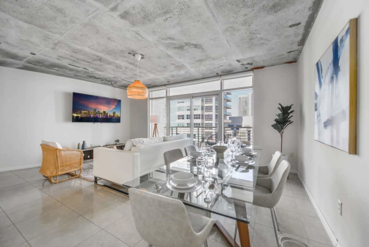 Stylish 2br | Free Parking | Rooftop | Sleeps 6 - Miami