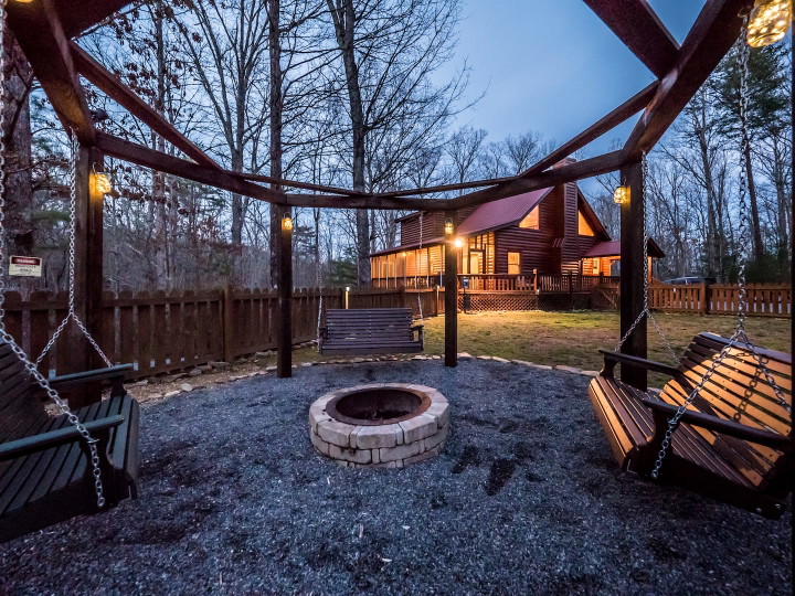 Montage Hideaway Cabin Wifi, Friendly, Hot Tub, Fireplace, Yard, Pit - Blue Ridge, GA