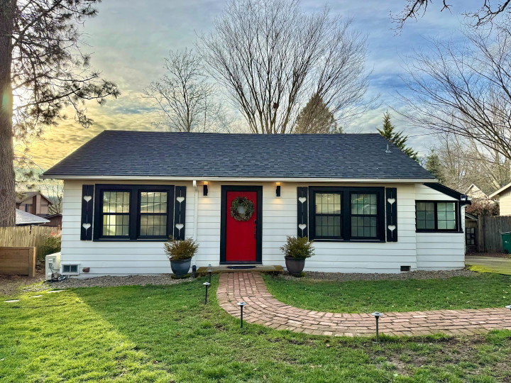 Charming Cottage Escape - Beaverton, OR