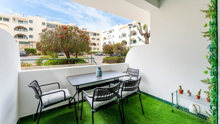 Modern Studio With Balcony - Salgados By Lovelystay - Guia