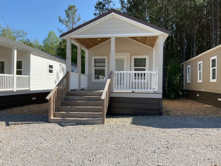 Tiny Home #4  2 Bedroom Sleeps 4 - Philadelphia, MS