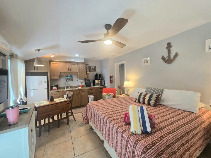 "The Lady" At Palm Tree Villas Resort - Anna Maria Island, FL