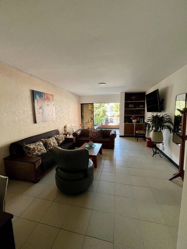 Apartment For 7 People, Good Location - Medellín, Colombia