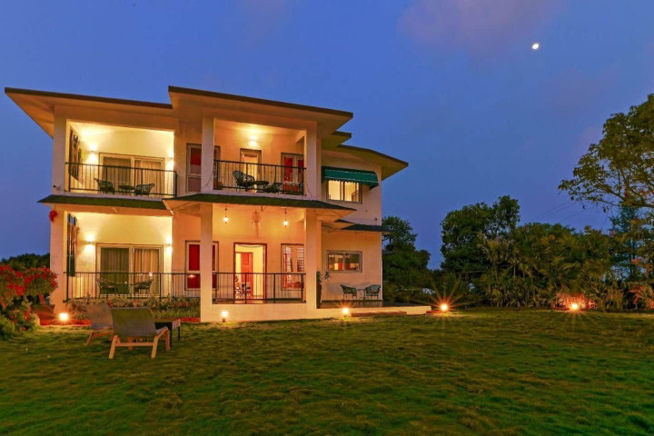 7 Bhk Luxury Villa With Huge Garden Space & Pool - Mahabaleshwar