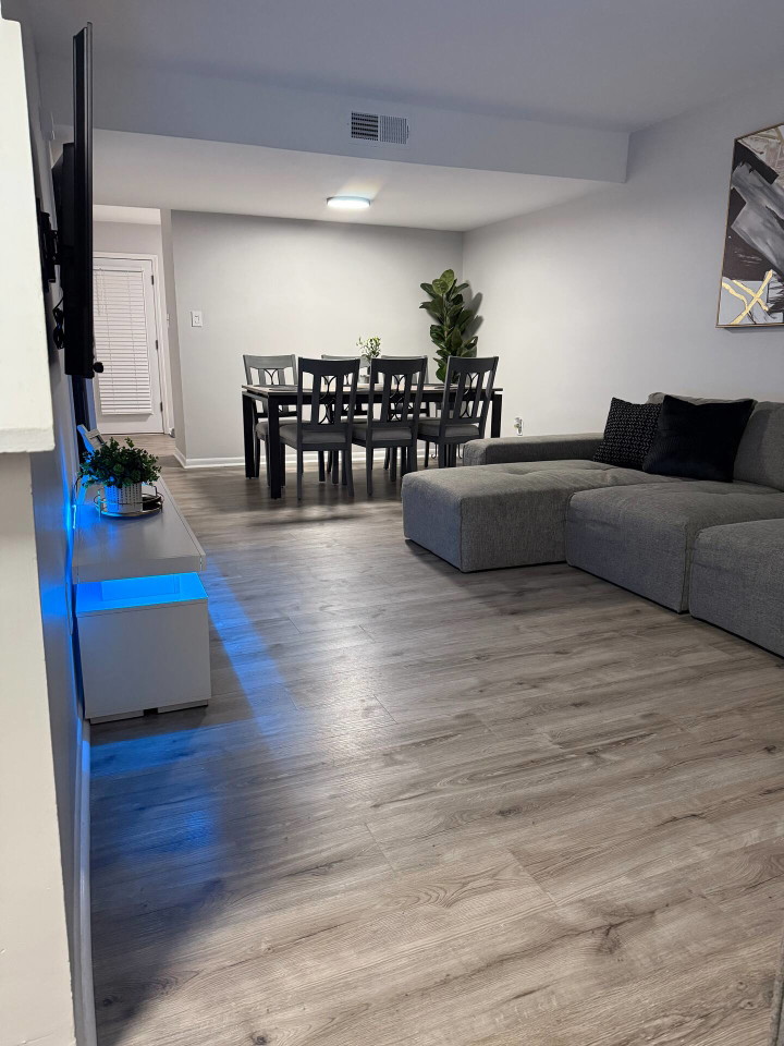 2 Bedroom Townhome- Max 6 Guests - Charlotte, NC