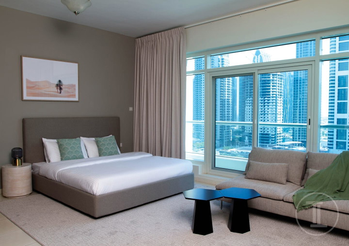 Large Studio In A Clean Bldg. - Perfect Location - Dubai