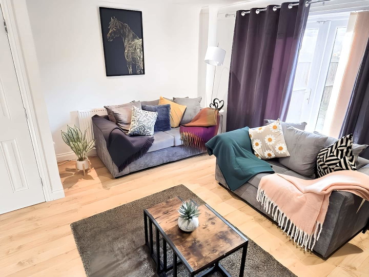 Pro Contractor House | Sleeps 9 | Van Parking - Wolverhampton