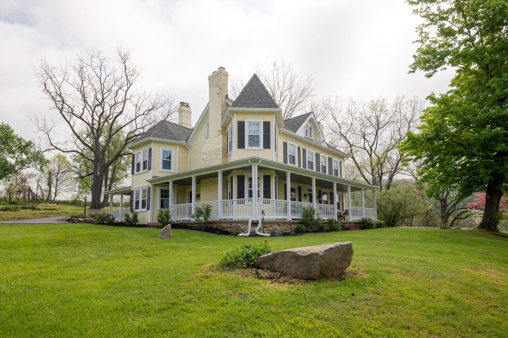 1813 Circa Historical Farmhouse - Maryland