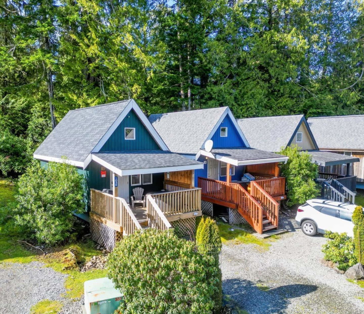 Coastal Cabin- Updated Studio + Loft - Vancouver Island