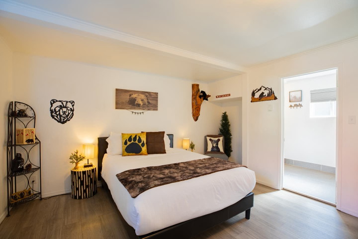 Bear Suite #2 In Downtown At 'The Wanderlust' / 1 Queen - Leavenworth, WA