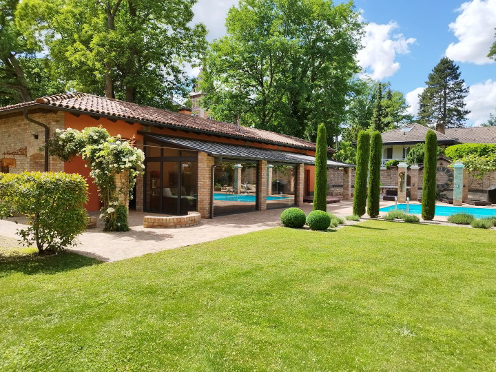 Stylish Guest House With Pool - Kandel