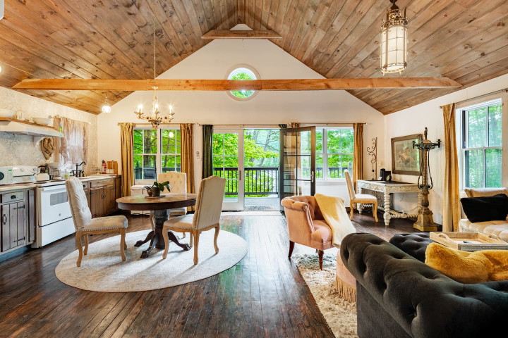 Romantic Lakeview Cottage - Woodstock, NY