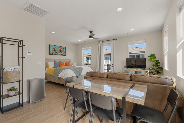 Southwest Casita: Desert Color Lagoon + Beaches - St. George, USA