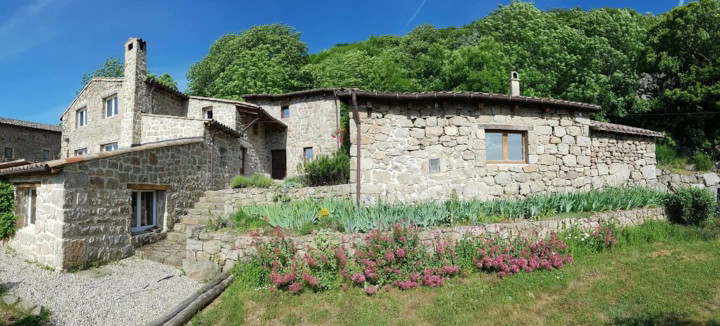 Gîtes En Pierre 22 Personnes Dans Hameau Ardèchois - Rhône-Alpes